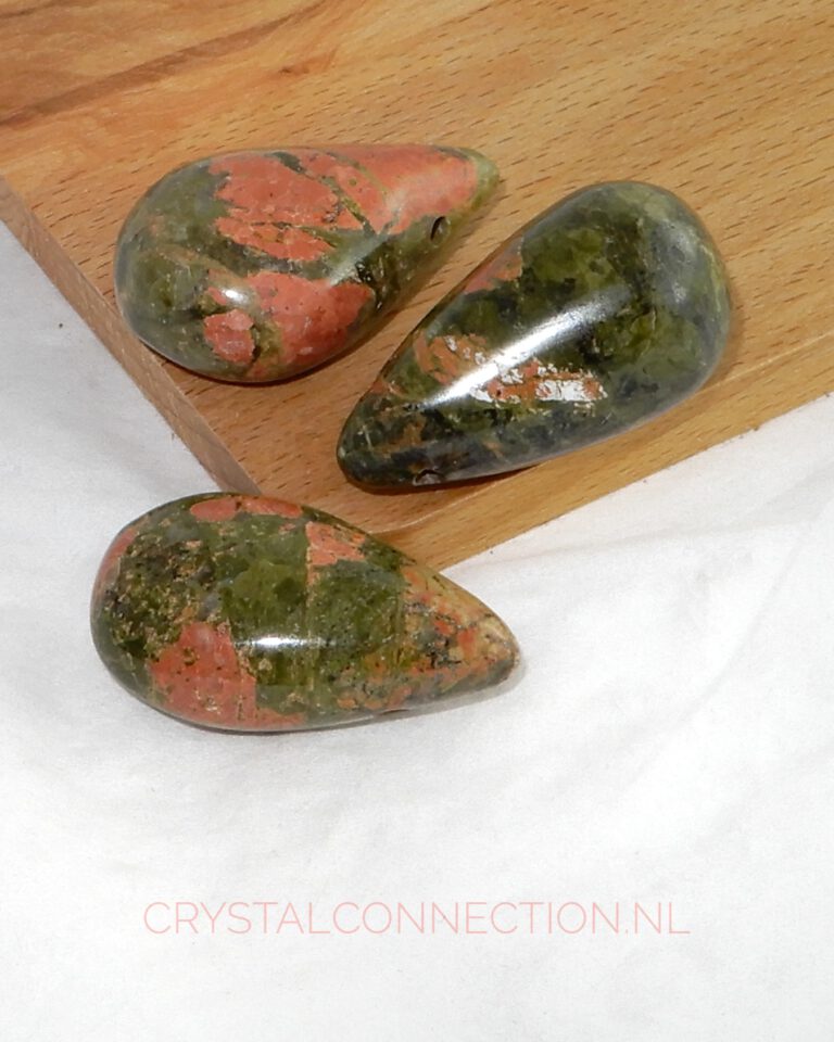 Unakiet doorboorde hange